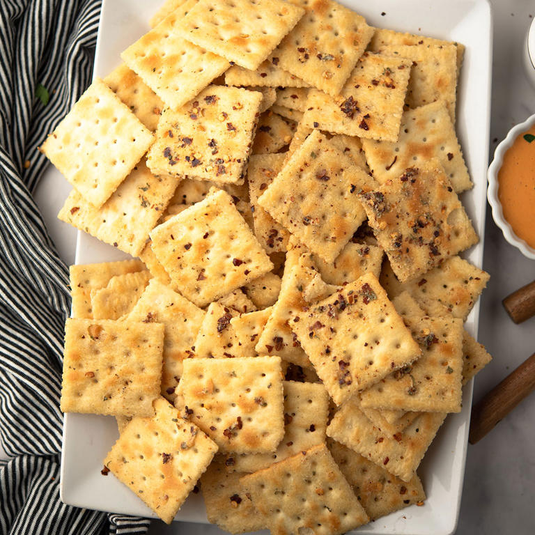 Spicy saltine crackers