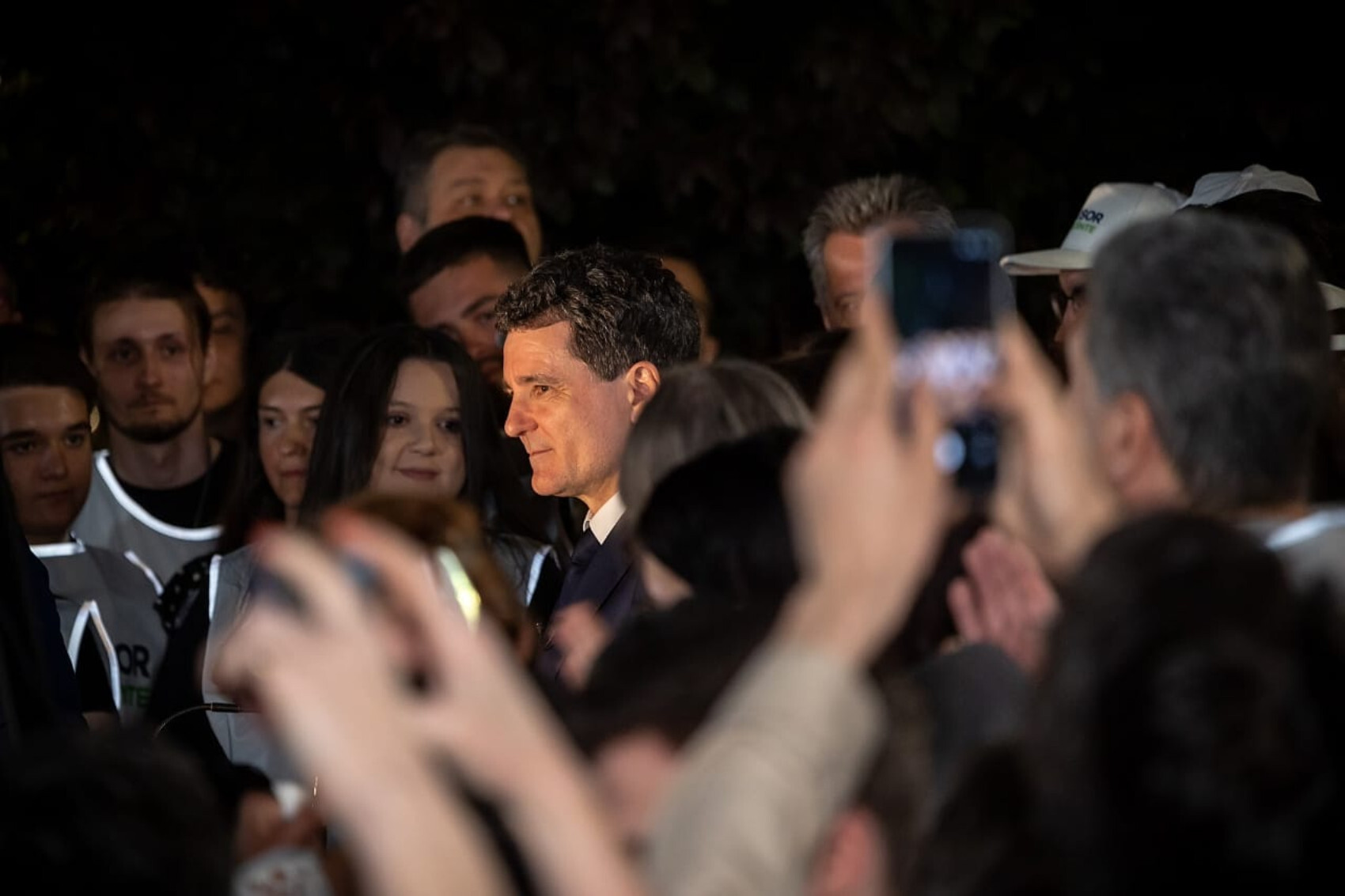 Nicusor Dan vs. George Simion: el difícil camino del centro en una ...