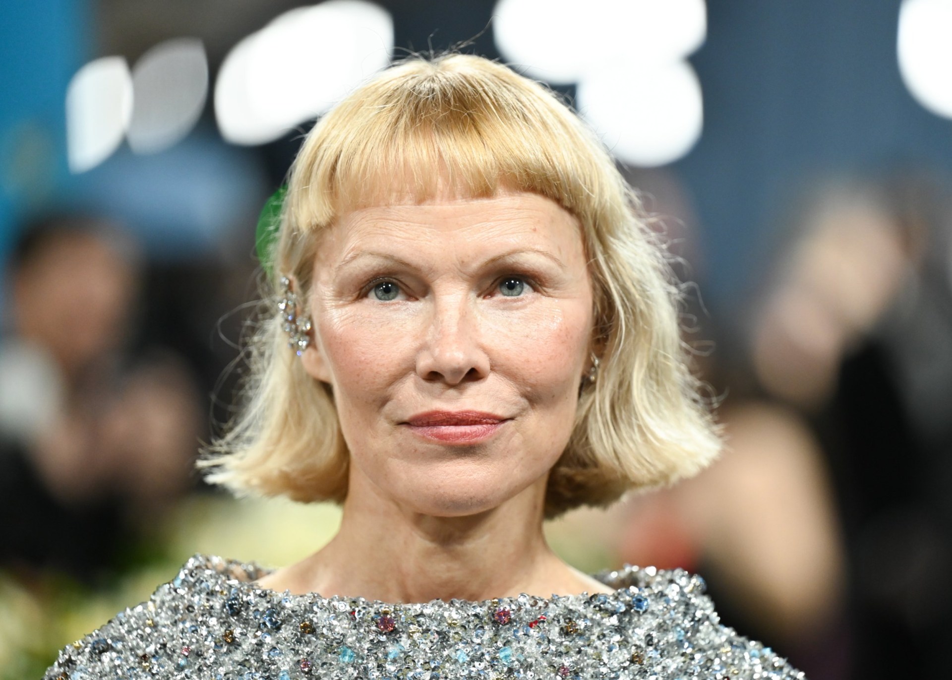 Pamela Anderson unrecognisable after Baywatch bombshell's drastic Met ...