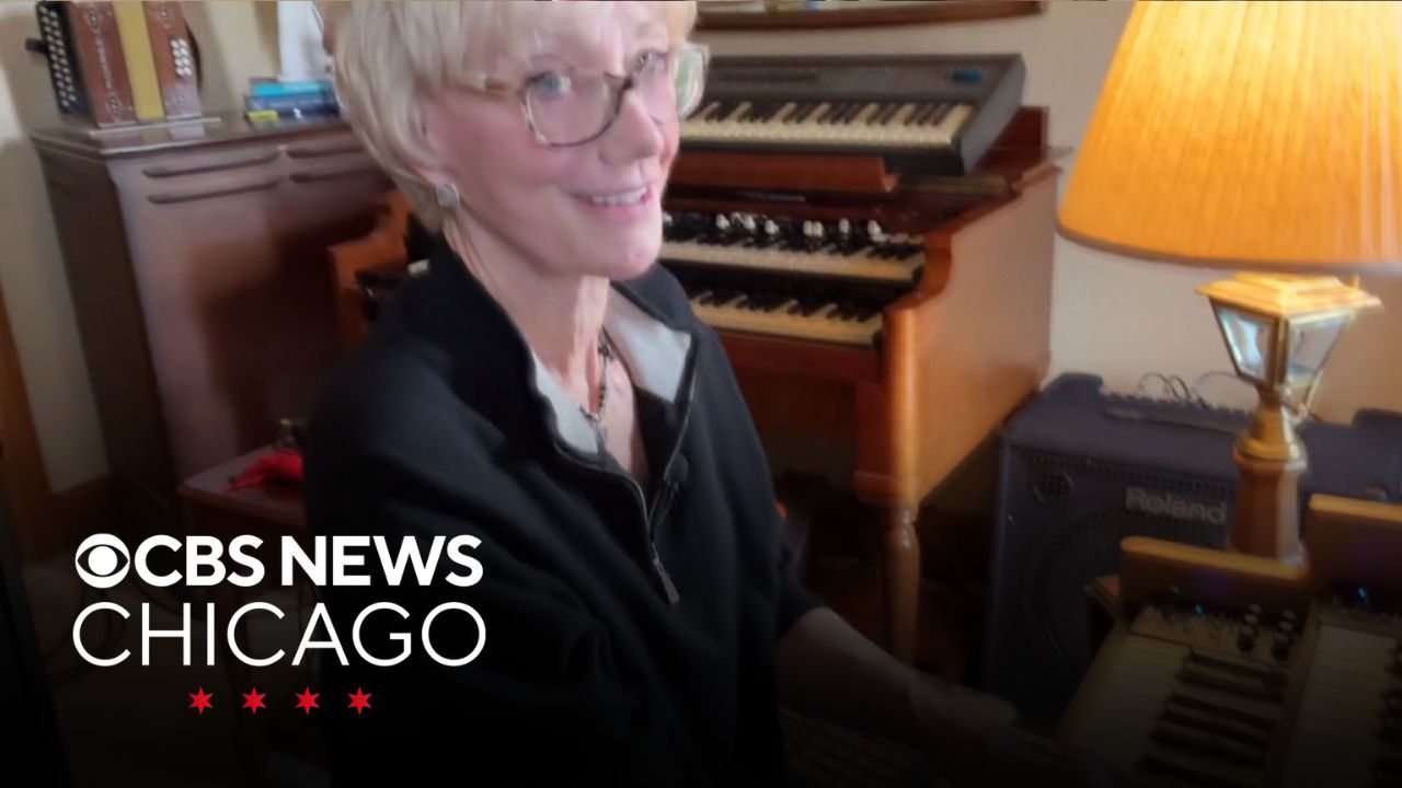 Organist Nancy Faust plays "Lake Shore Drive" by Aliotta Haynes Jeremiah