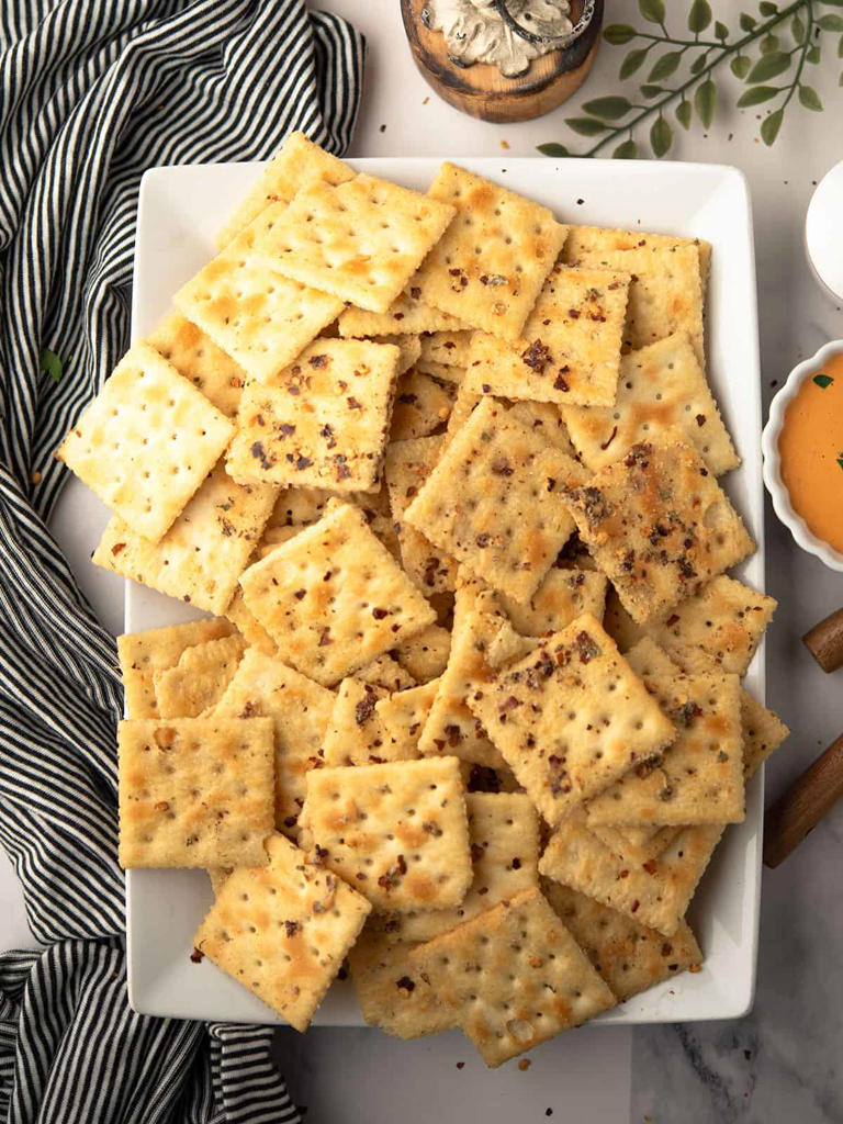 Spicy saltine crackers