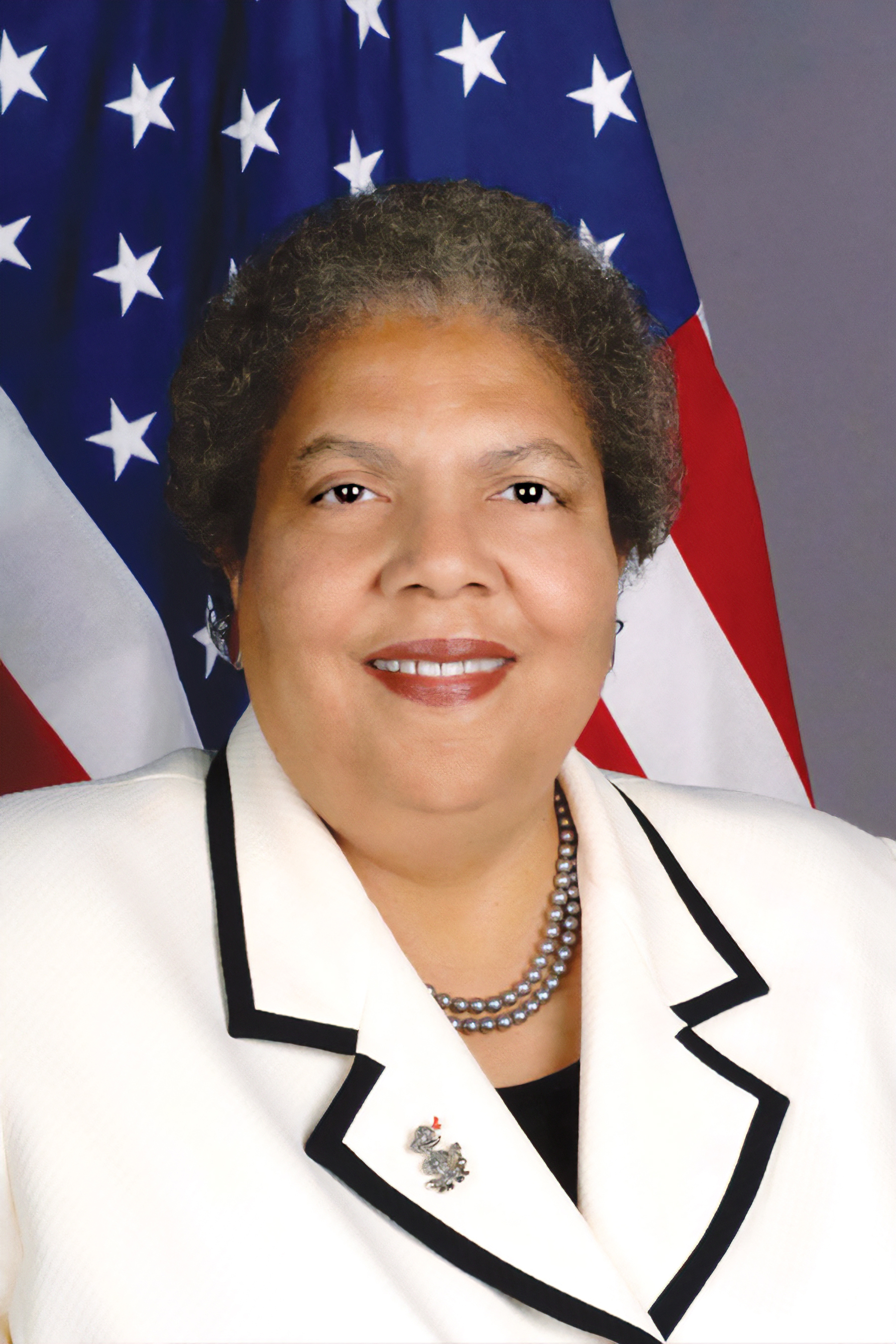 Ruth A. Davis, a State Department barrier-breaker, dies at 81