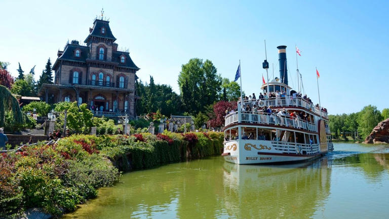 All References to Mark Twain Riverboat Removed From Disneyland Paris ...