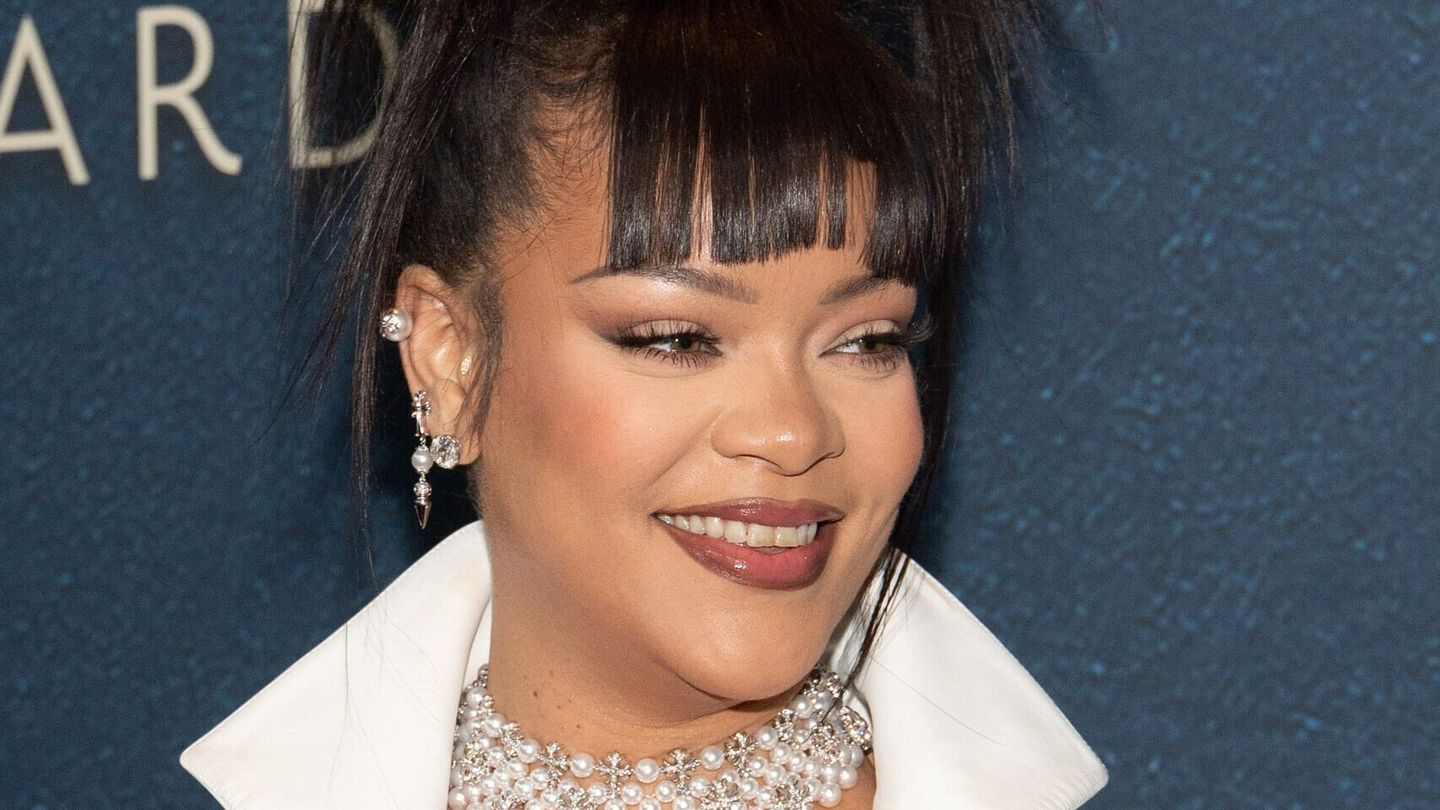 Rihanna touches down in New York bumping along with baby number 3!