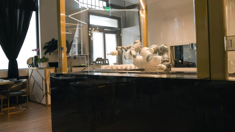Robots run this burger restaurant — and can serve your meal in just 27 ...