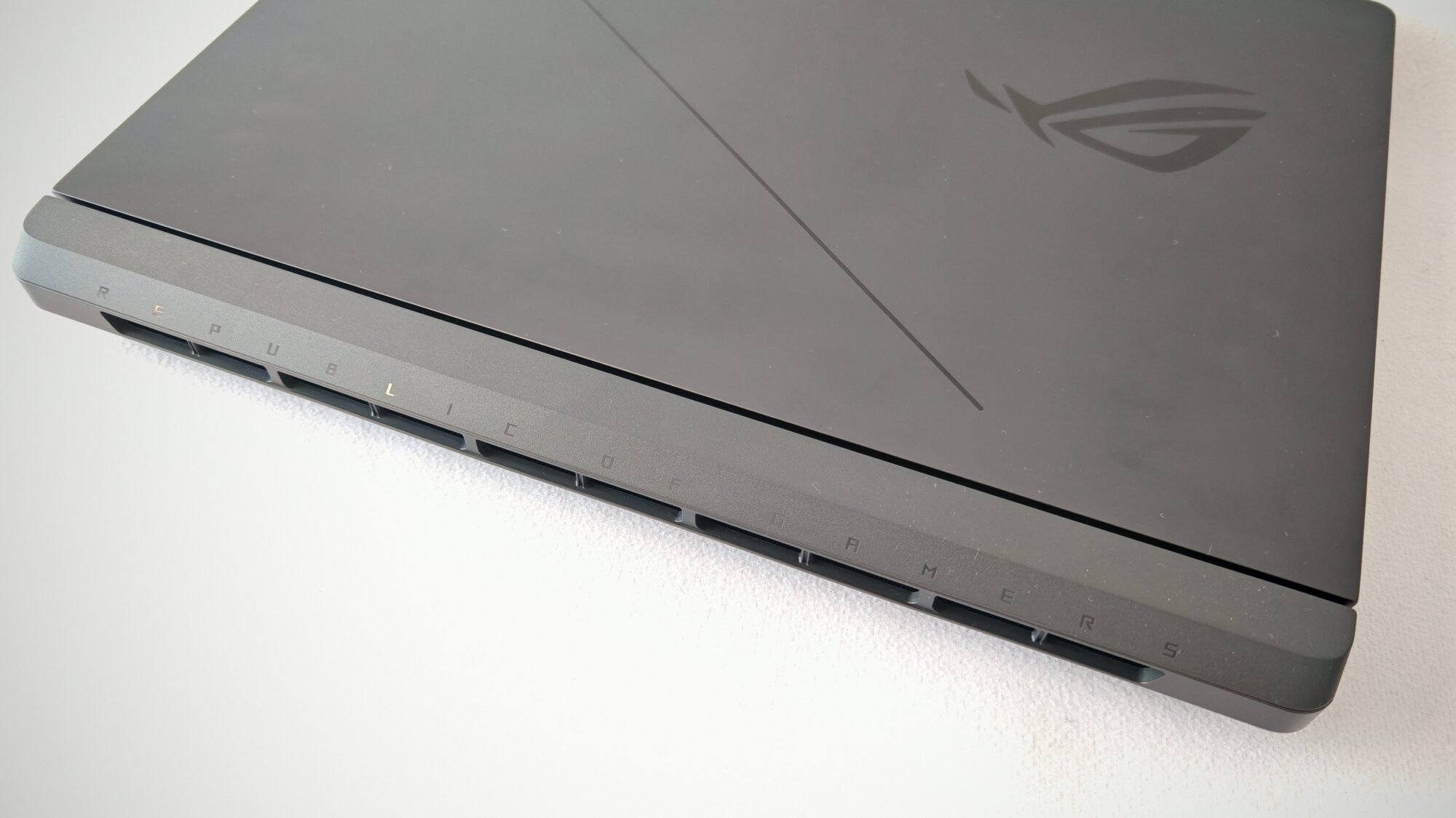 ASUS ROG Strix G16 (2025) Laptop Review – RTX 5000 Series Has Arrived ...