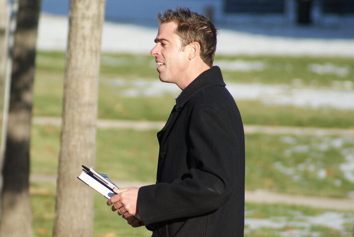 15 Signs Someone Is Very Insecure