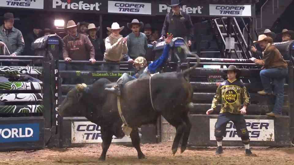 No Chaps? No Problem! Brady Fielder Scores 87.5 on Manaba!