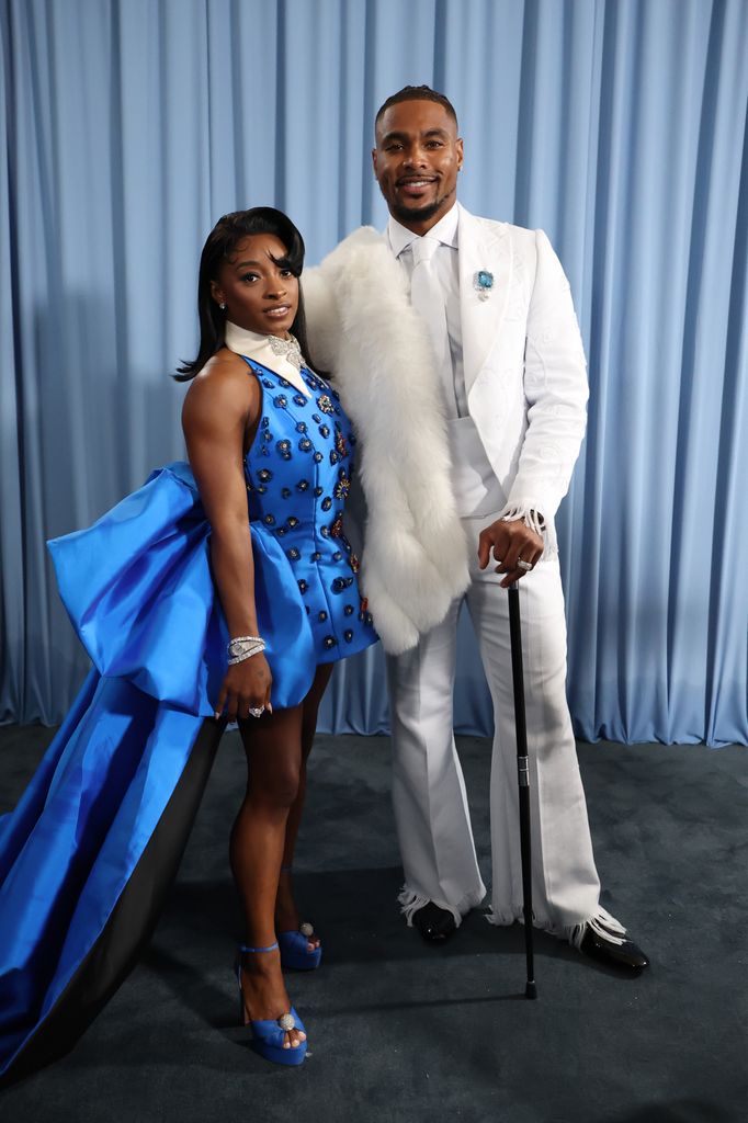 Simone Biles debuts must-see new hair at Jonathan Owens' close call ...