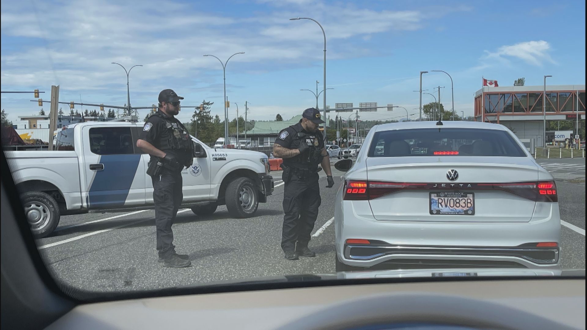U.S. border checkpoints randomly search cars bound for Canada
