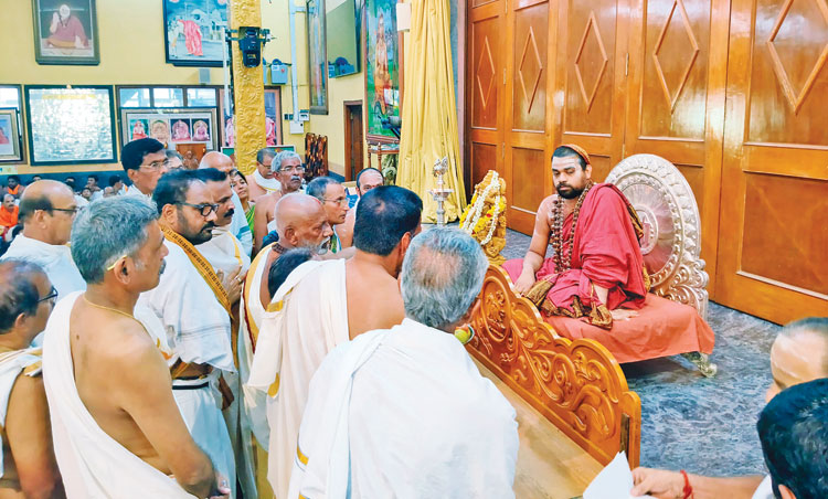 Shringeri seer launches Hindu religious education classes in Puttur