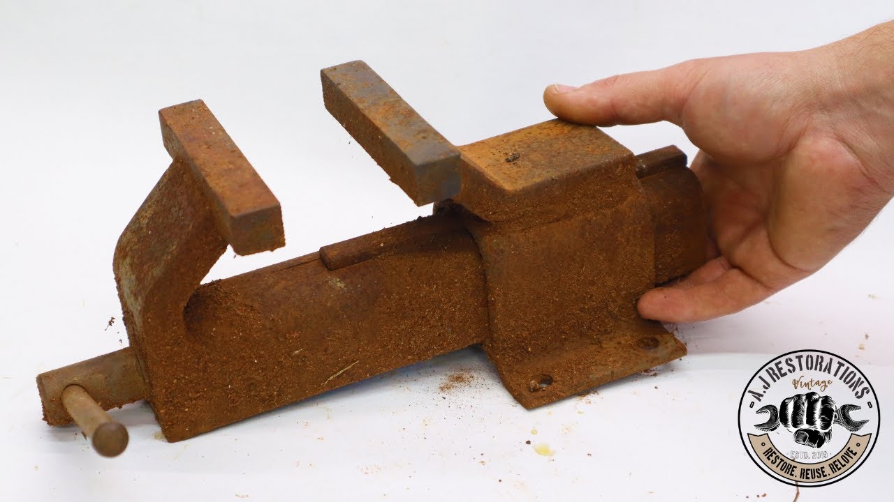 Rusted Junk Bench Vice Restoration.