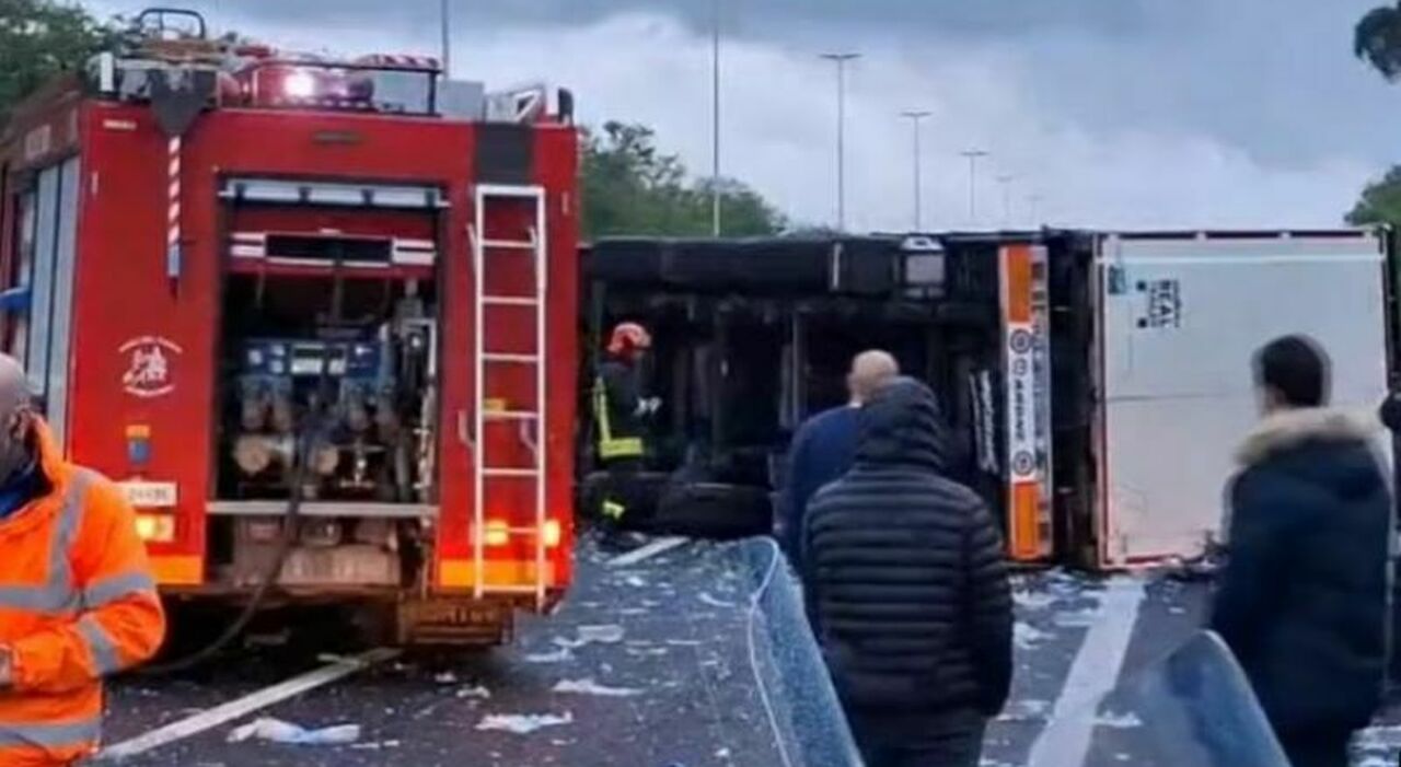 Incidente sul grande raccordo anulare, tir si ribalta all’altezza della ...