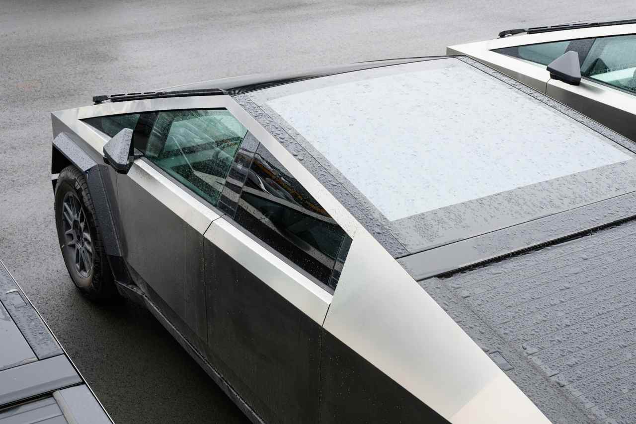 Tesla Stock Didn’t Make It Six Straight. Musk Has Put Robo-Taxis Back ...