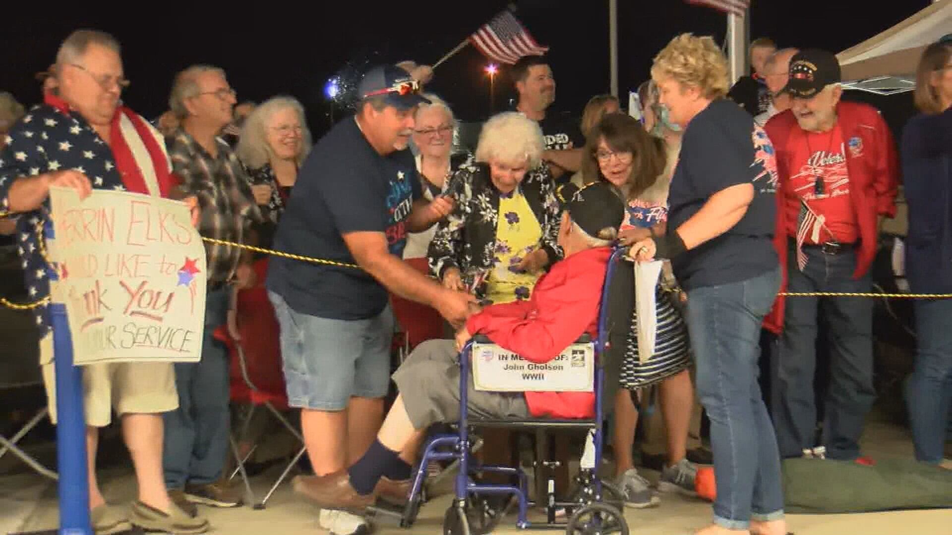 Community gathers for Welcome Home Ceremony for Veterans Honor Flight ...