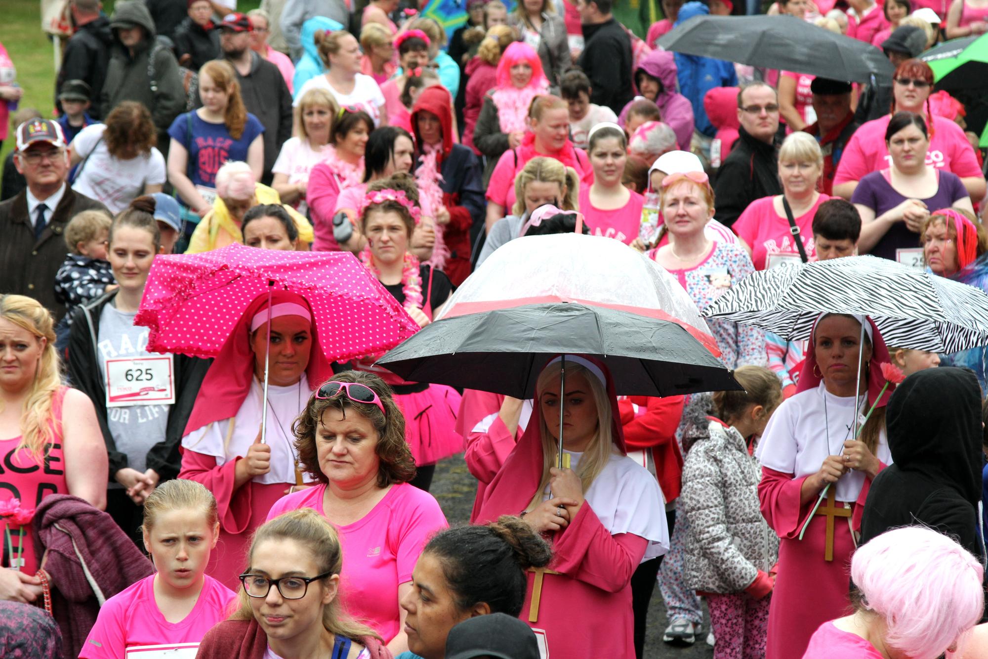 Photographs of the hundreds of people who took part in Wigan's Race for ...