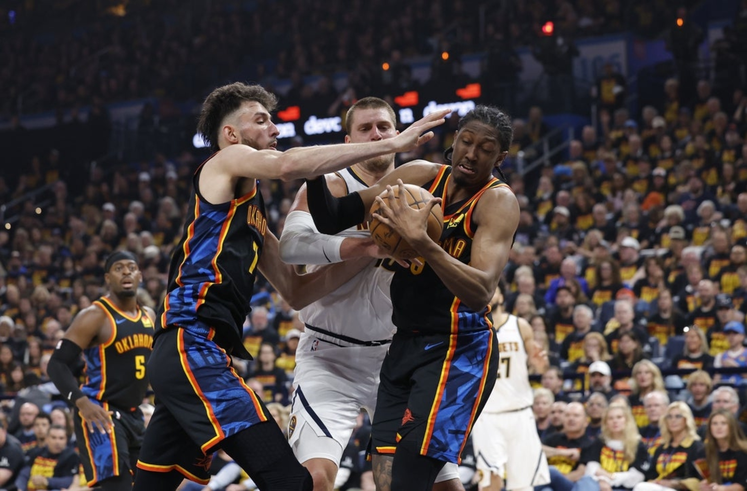Aaron Gordon's late 3-pointer gives Nuggets Game 1 win vs. Thunder