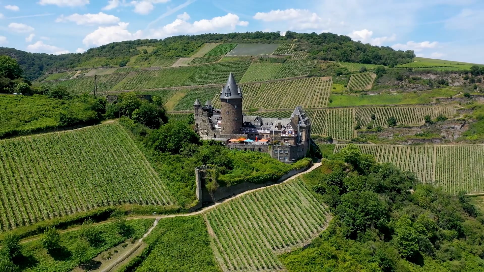 Les gorges du Rhin vues par drone : les châteaux et falaises d'Europe ...
