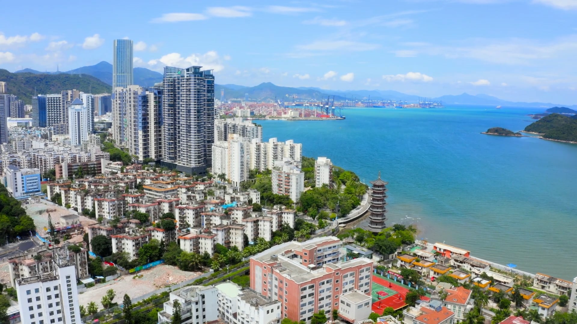 Shenzhens silhuett: Drönarbilder av Kinas moderna metropol