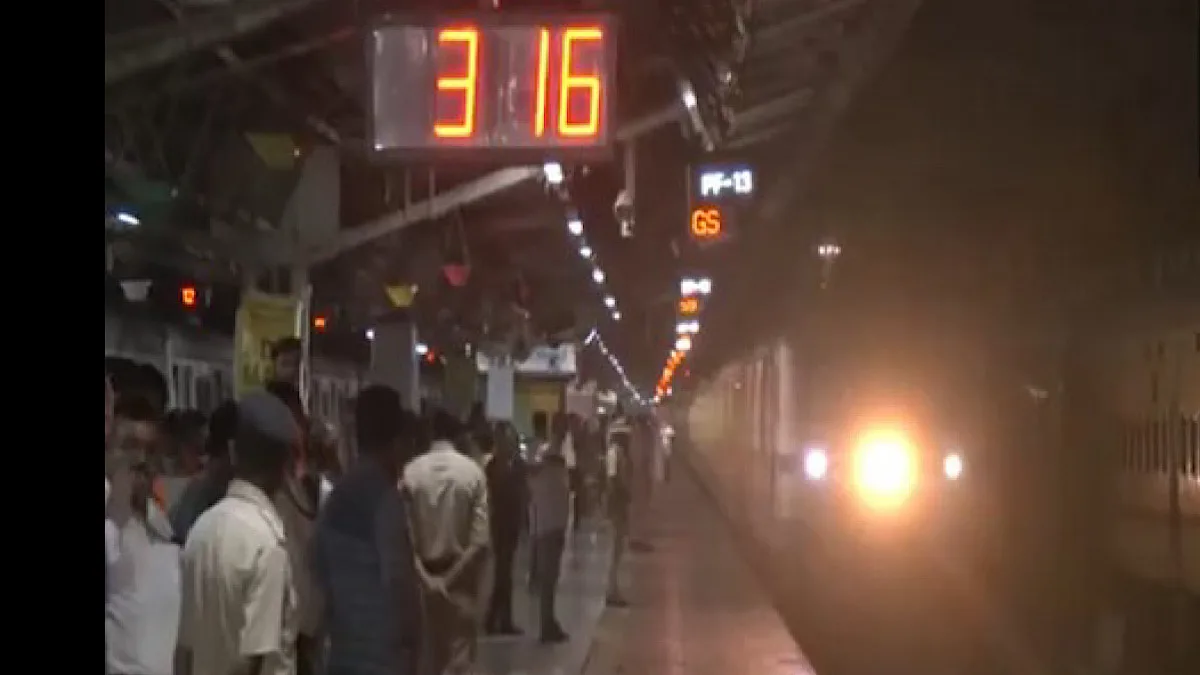 Trains delayed as level-crossings fail to close on time