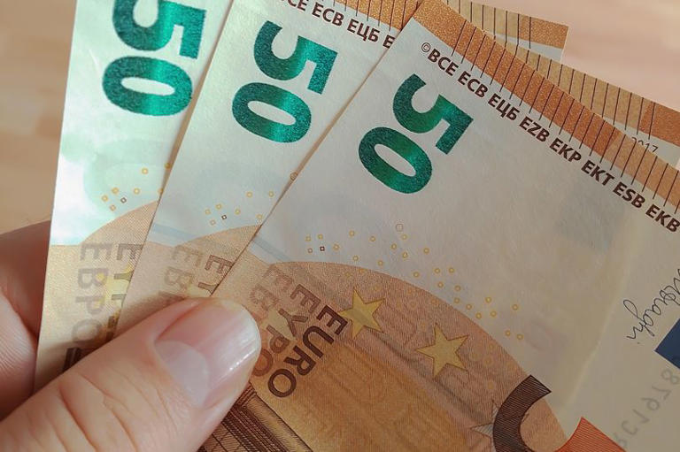 Thousands of single parents may be missing out on €1,900 boost