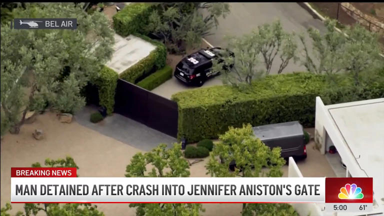 A man crashed his car into Jennifer Aniston's mansion and has been ... A man crashed his car into Jennifer Aniston's mansion and has been ...