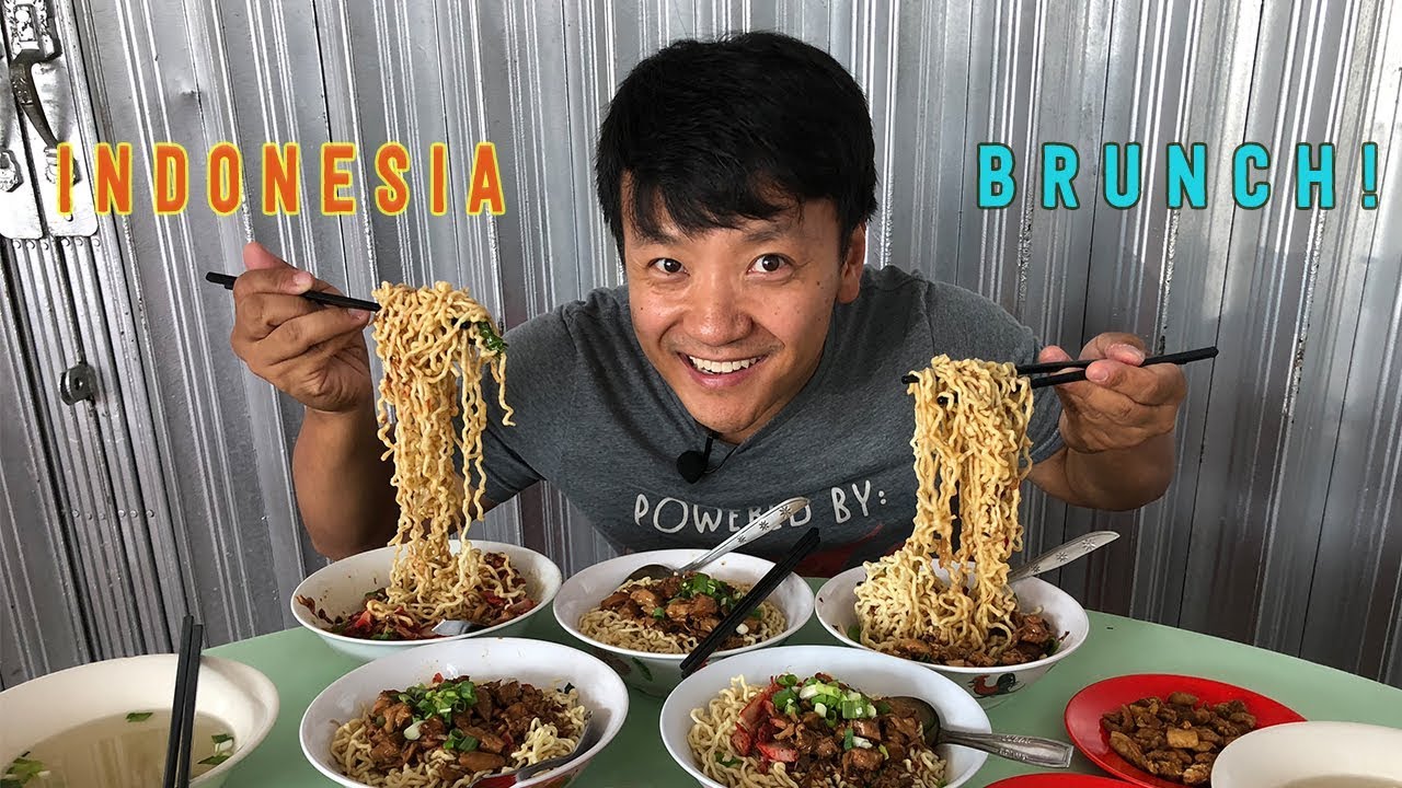 EXTREMELY CHEWY NOODLES! Indonesian BRUNCH Street Food Tour in Jakarta ...