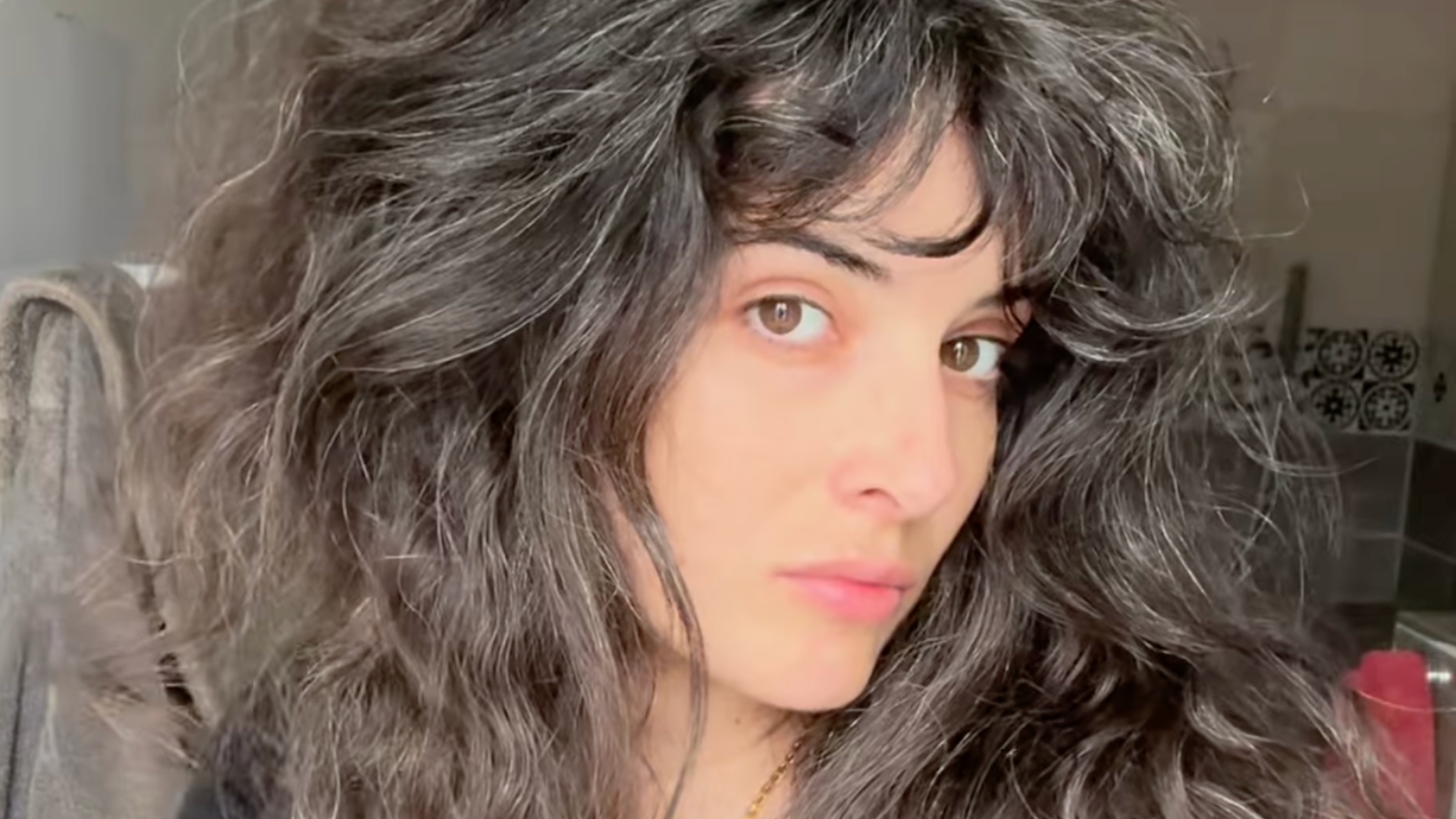 "She looks like a witch": her curly gray hair is her pride and joy