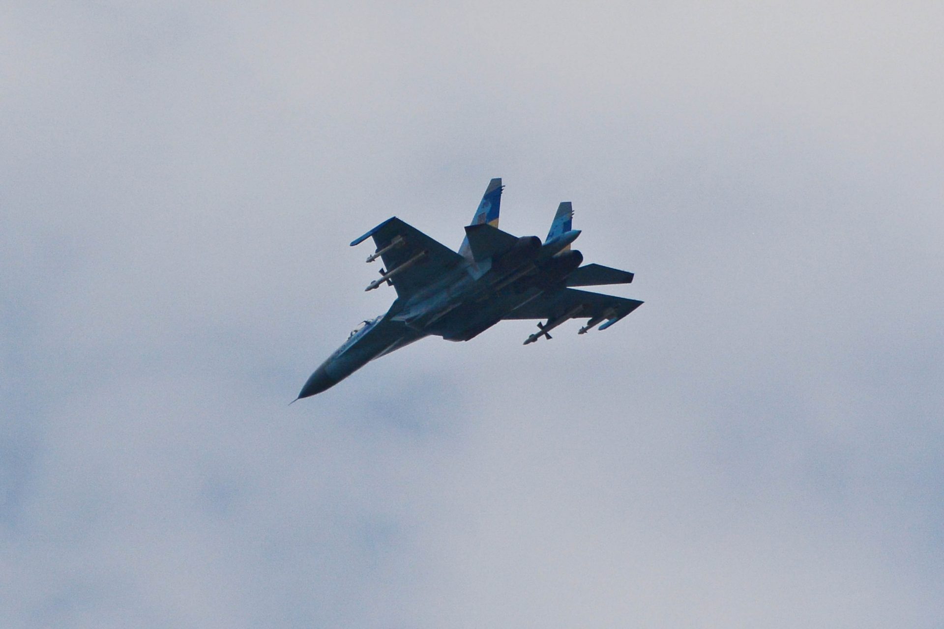 Combat footage captures Ukrainian jets demolishing Russian position