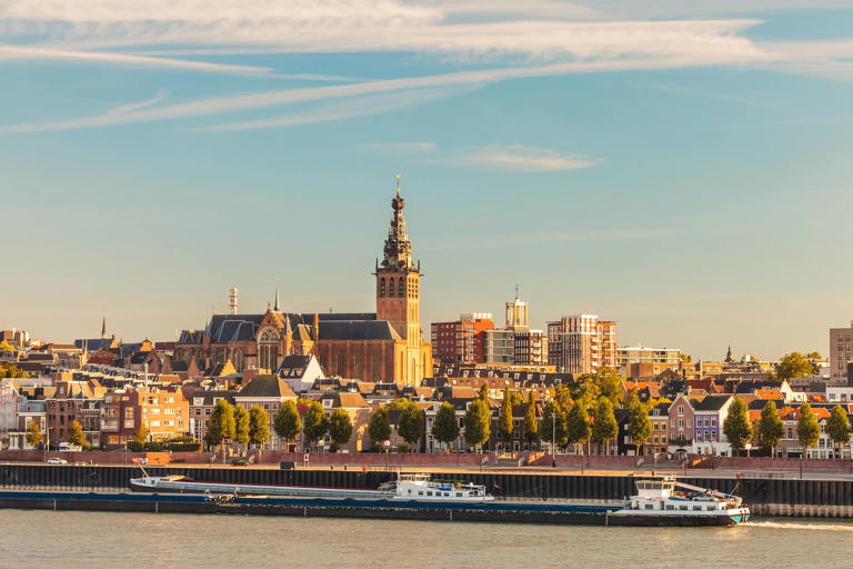 Niederlndische Stadt An Der Waal