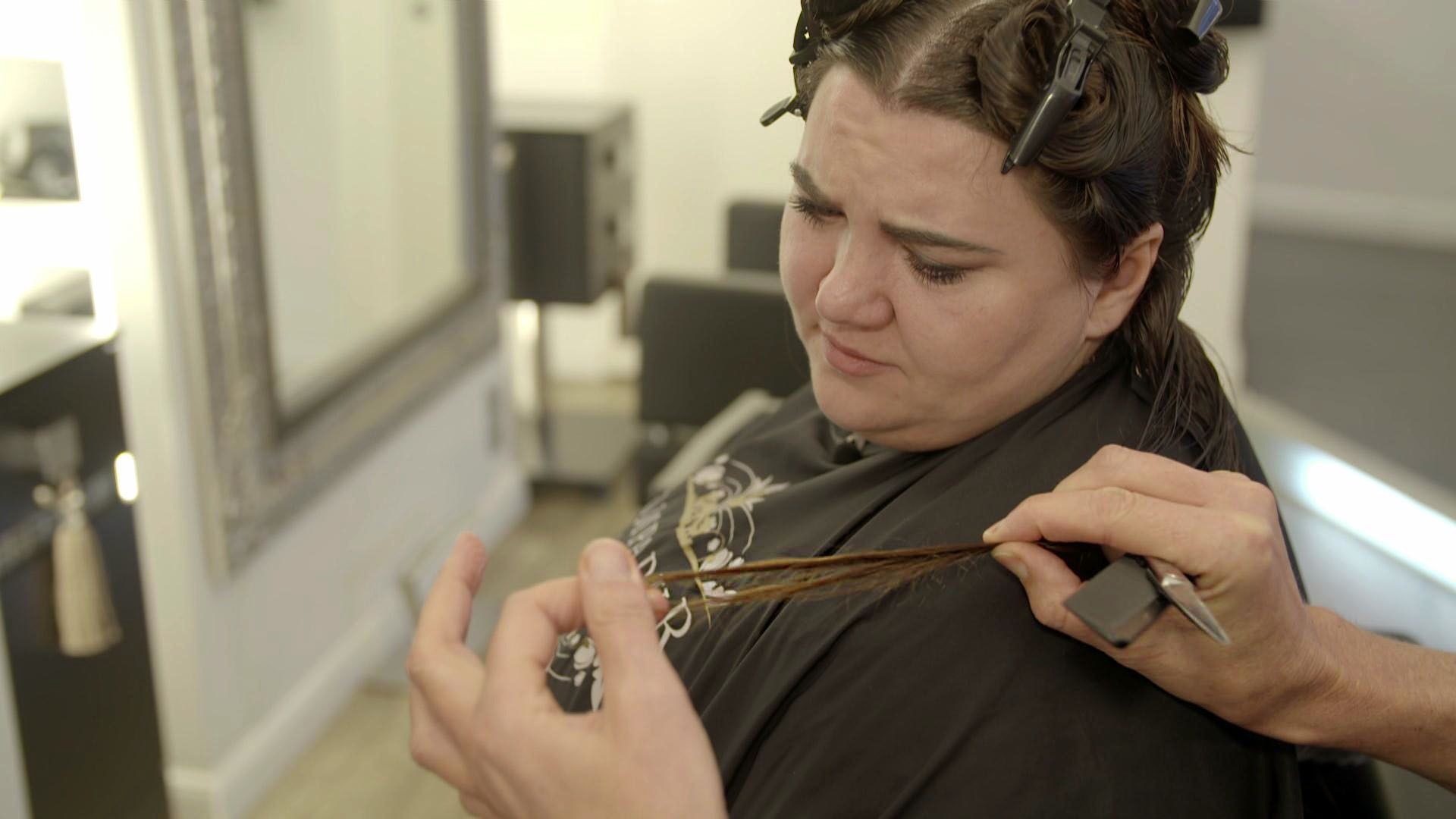 Plus Size-Model Viktoria hat volles Vertrauen in ihre Haarkünstler