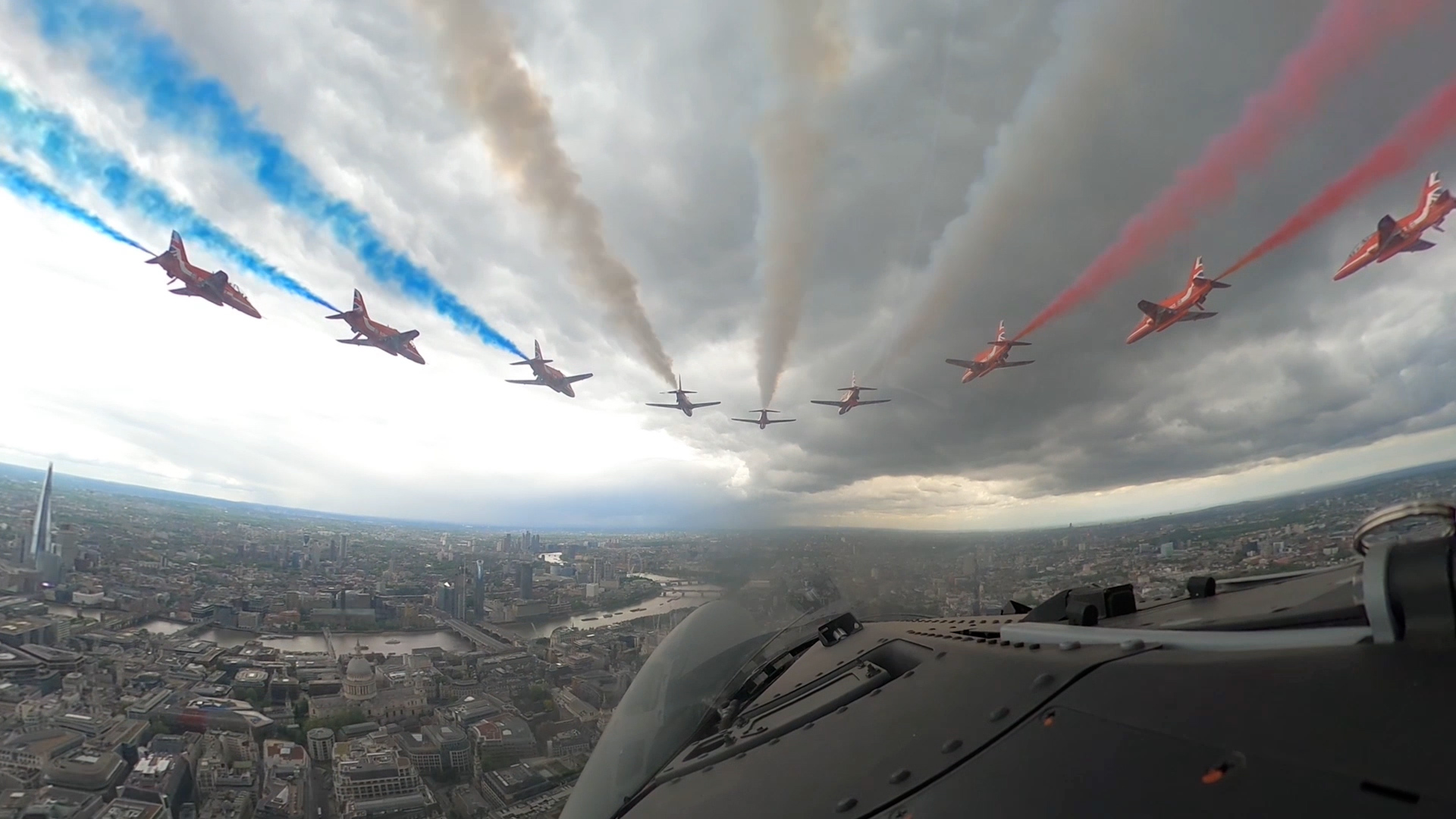 RAW VIDEO: Red Arrows Join VE Day 80 Procession And Flypast In London 3/3