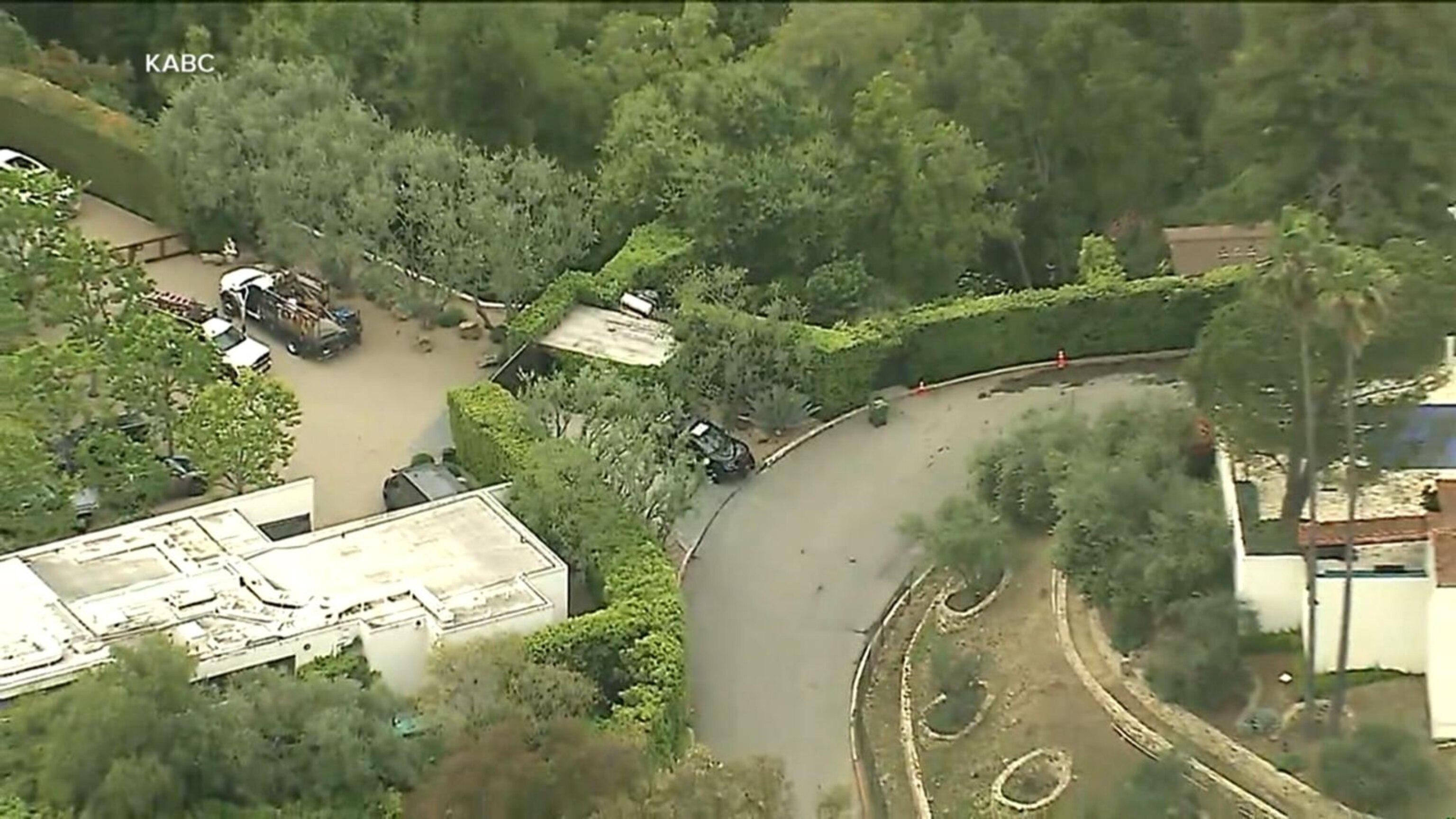 Car crashes through gate of Jennifer Aniston’s home