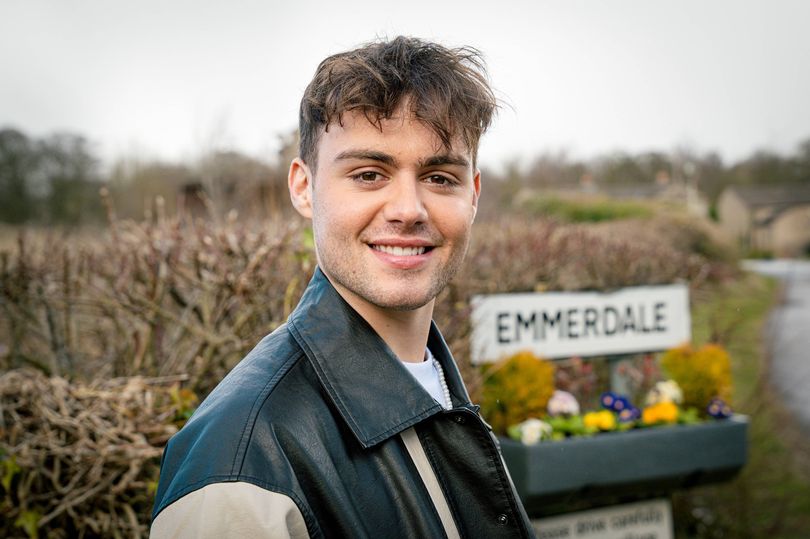 Emmerdale star explains Lewis Barton's family tree and how he's related ...