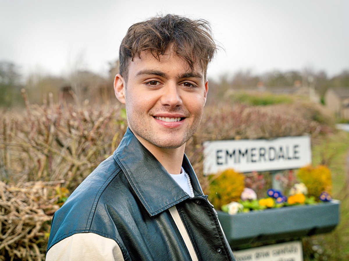 Emmerdale’s Lewis frustrated as he uncovers Ross’ cruel betrayal