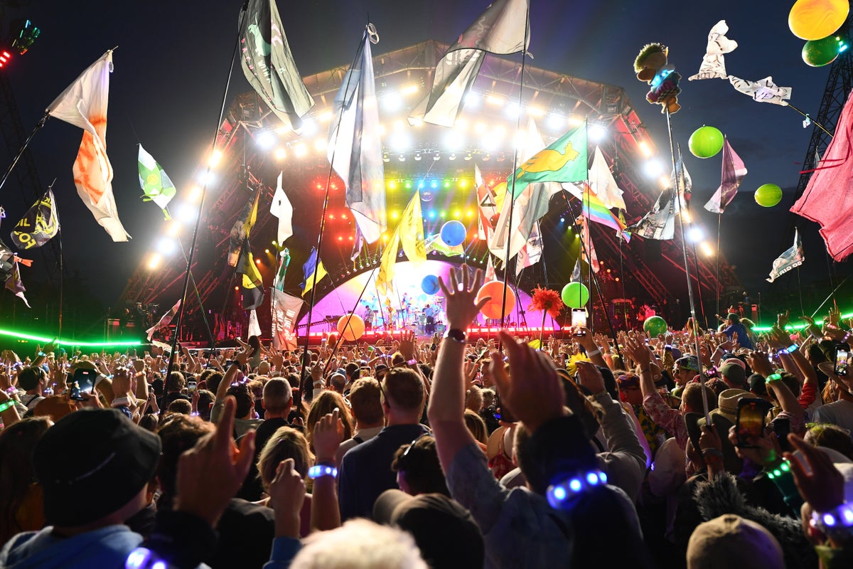 British singer-songwriter cancels one of two Glastonbury performances