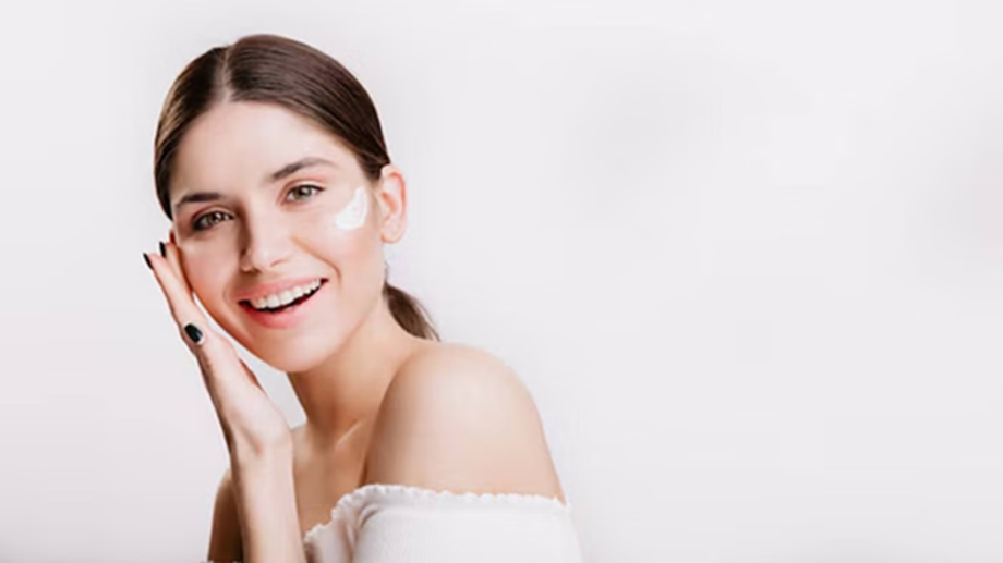 Skin Care: If you apply these things on your face before sleeping at ...