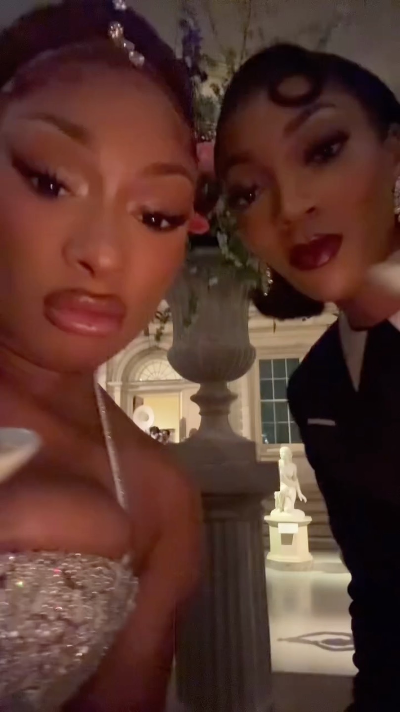 Here are the stars who broke Anna Wintour’s strict no-phones rule at ...