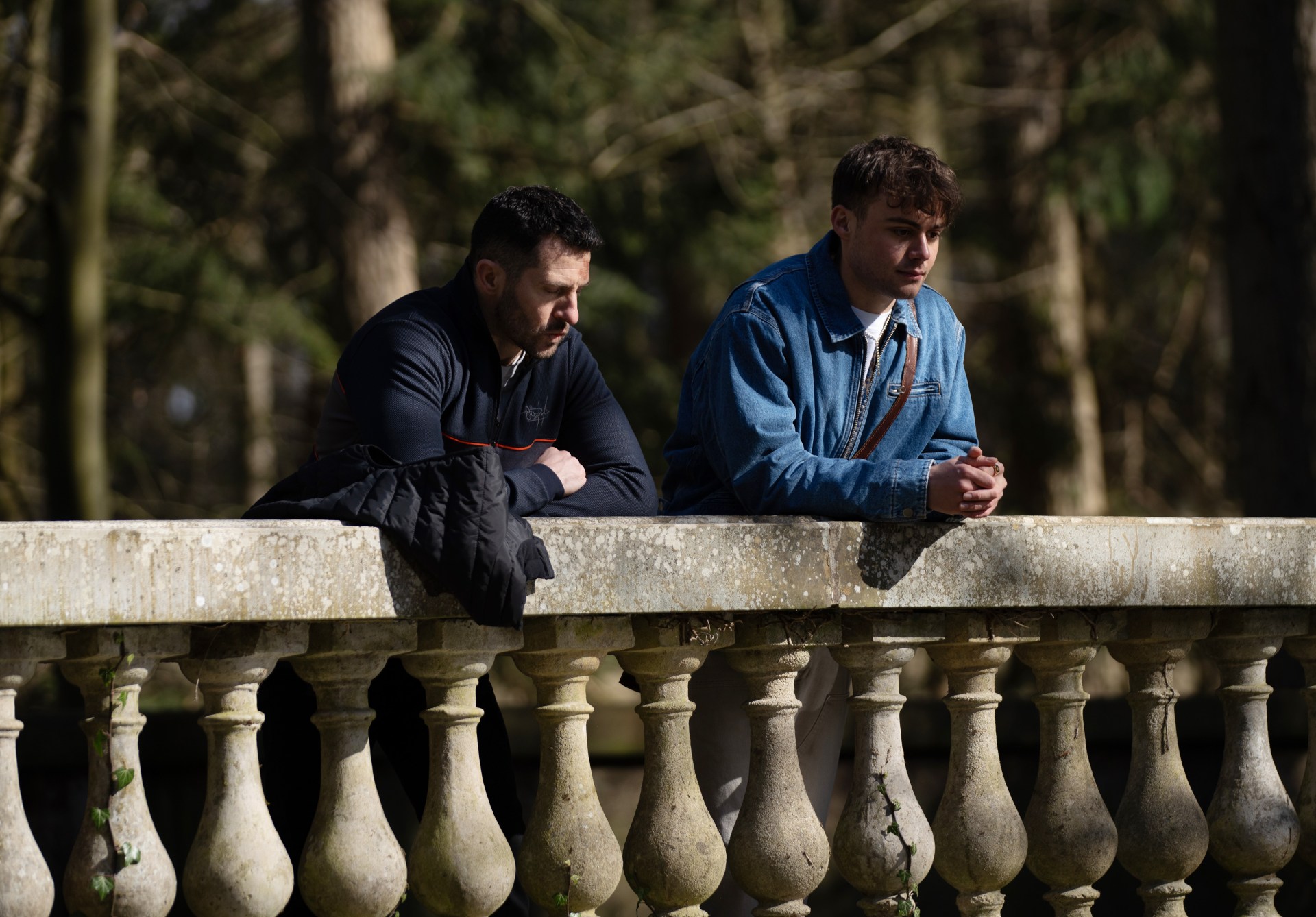 Who is Lewis Barton in Emmerdale and who plays him?