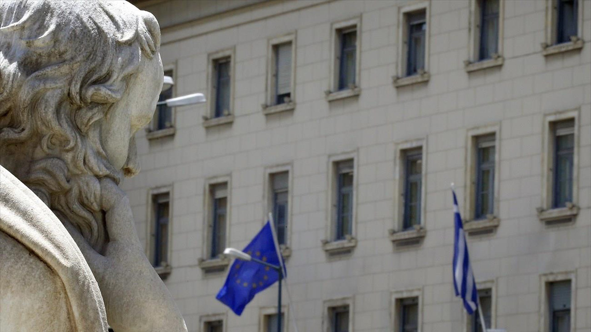ΤτΕ: «Κίτρινο-πορτοκαλί» για την οικονομία – Το heatmap των κινδύνων ...