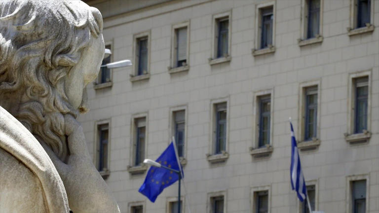 ΤτΕ: «Κίτρινο-πορτοκαλί» για την οικονομία – Το heatmap των κινδύνων ...