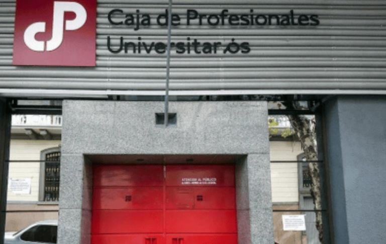 "Pagamos para trabajar": la bronca creciente contra la Caja de ...