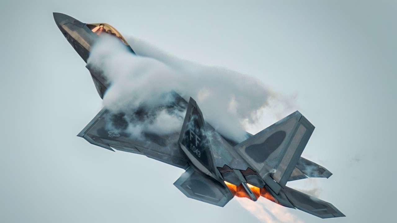 ‘You Really Ought to Go Home’: F-22 Raptor Fighter Flew Under an ...