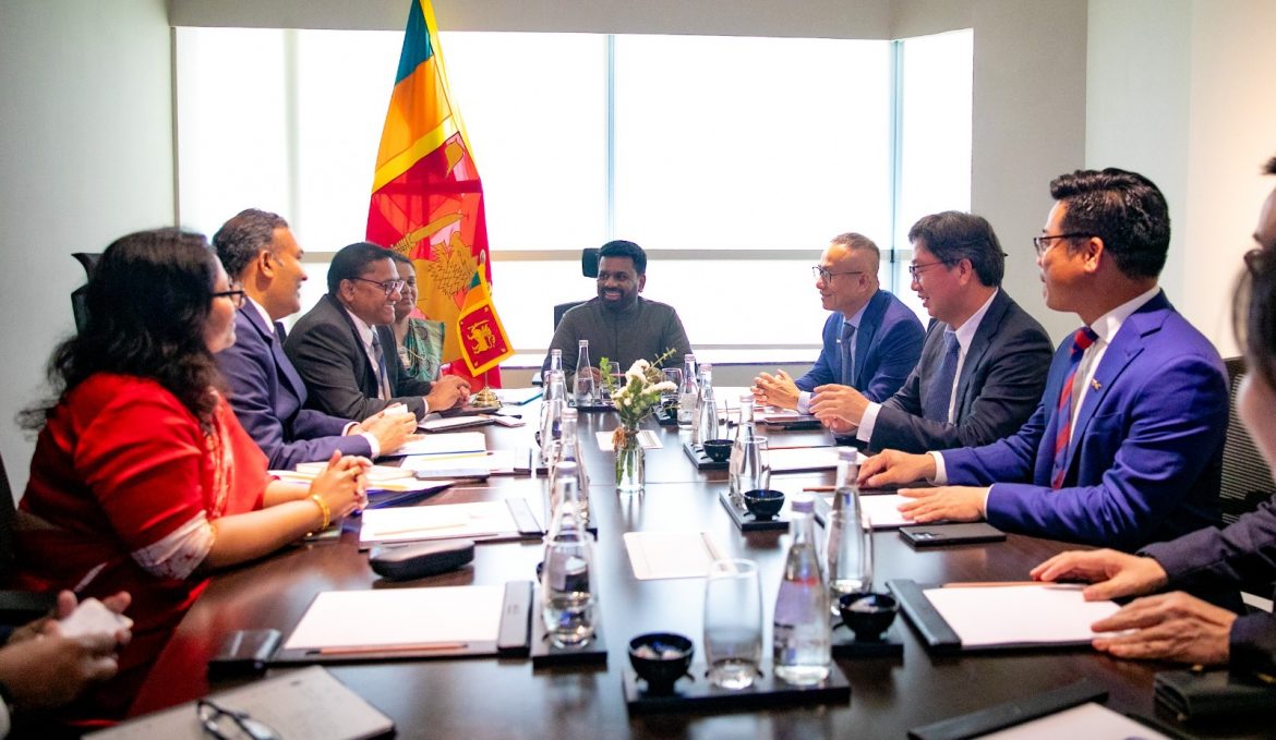 President Engages in High-Level Discussions with Vietnam's Business ...