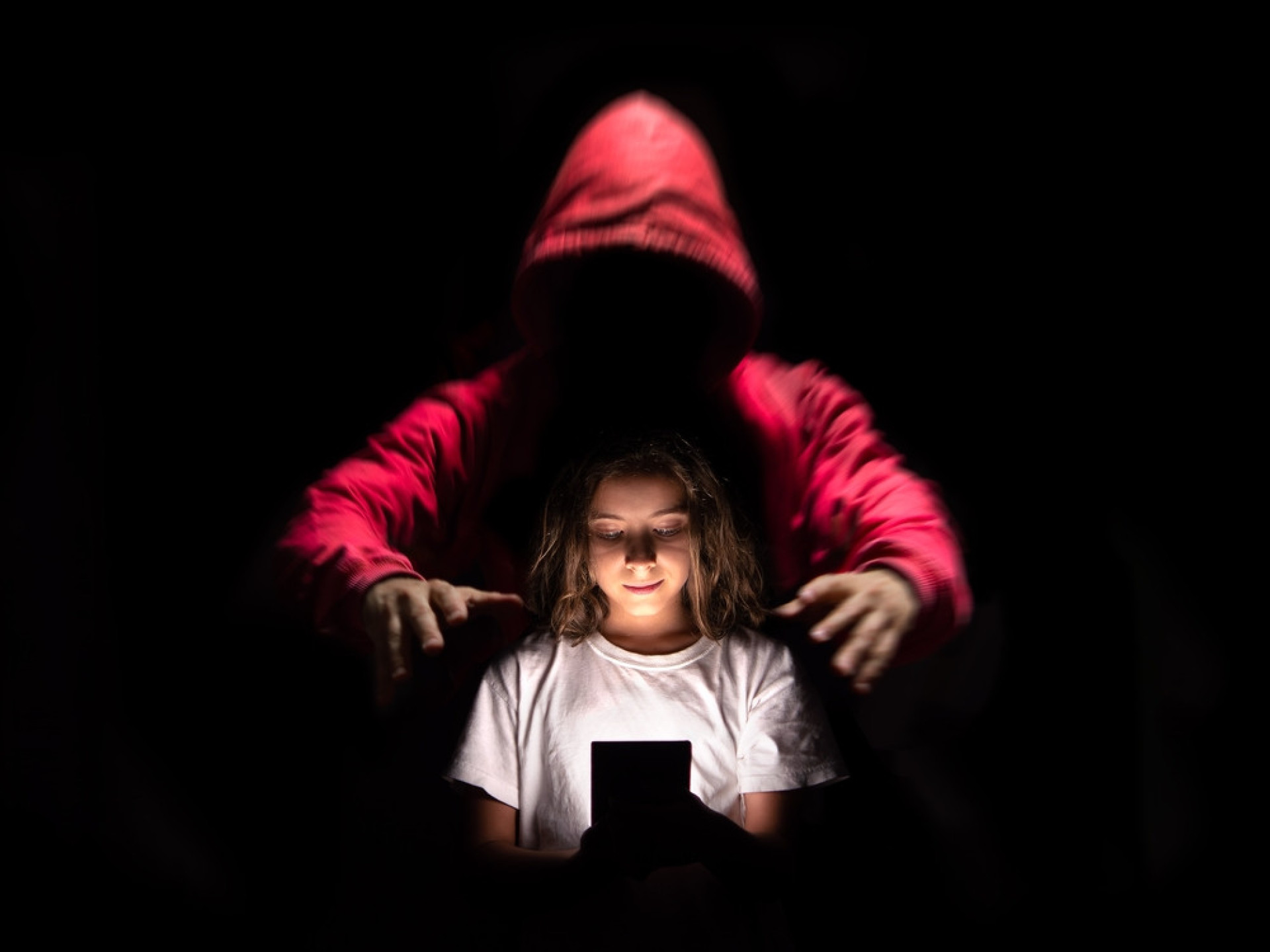 Europol warns of online cults targeting minors