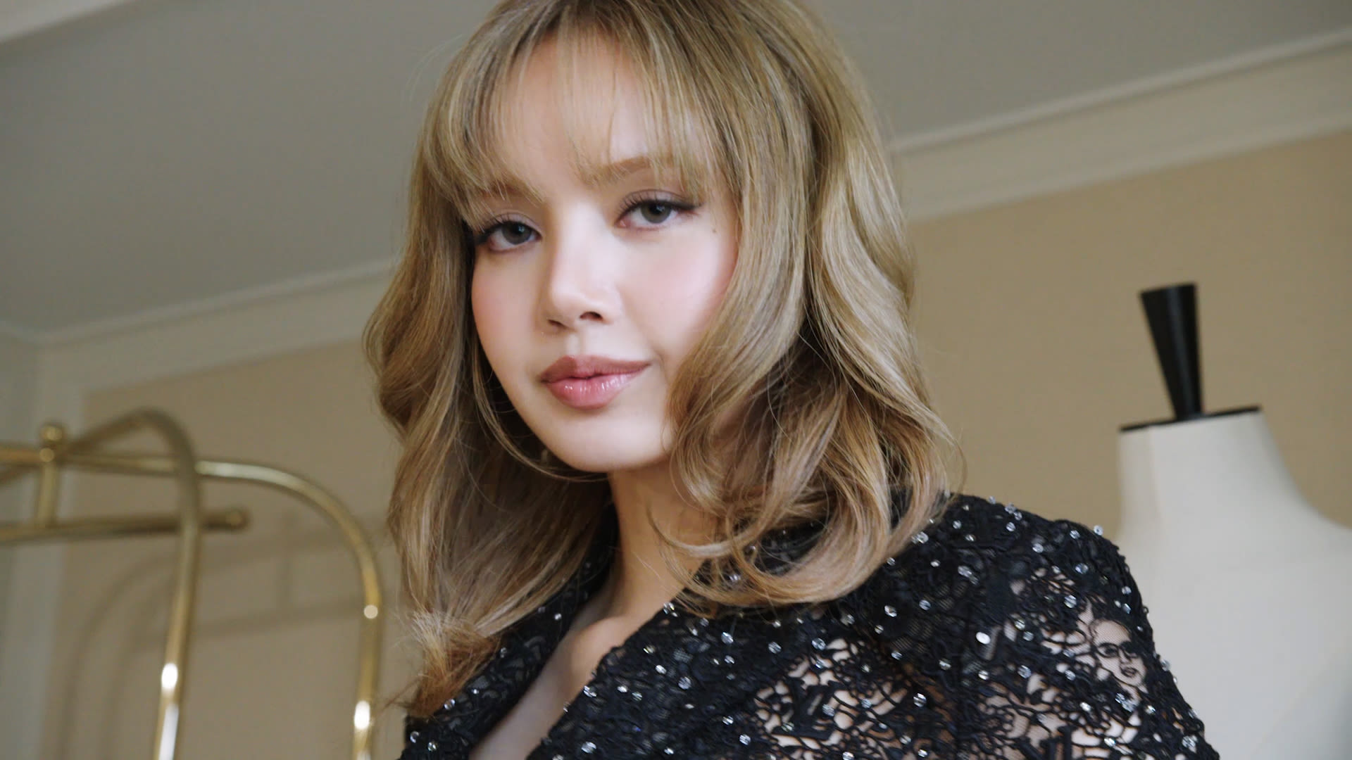 Inside Lisa's Final Fitting