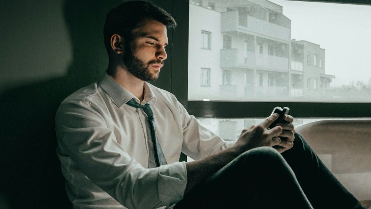 10 Things That Really Hurt a Womanizer, Ego Busters