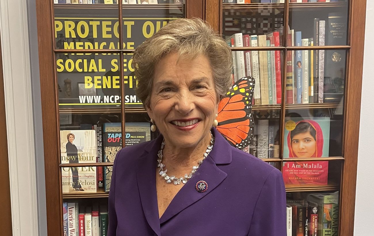 Illinois Democrat Jan Schakowsky announces 2026 retirement after ...