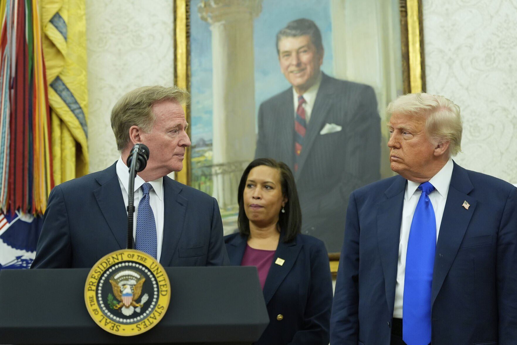 Trump announces 2027 NFL draft will be on National Mall in Washington, D.C.