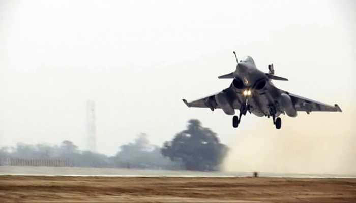 IAF Roars Near Pak Border: Rafale, Mirage, Sukhoi Jets To Flex Air ...